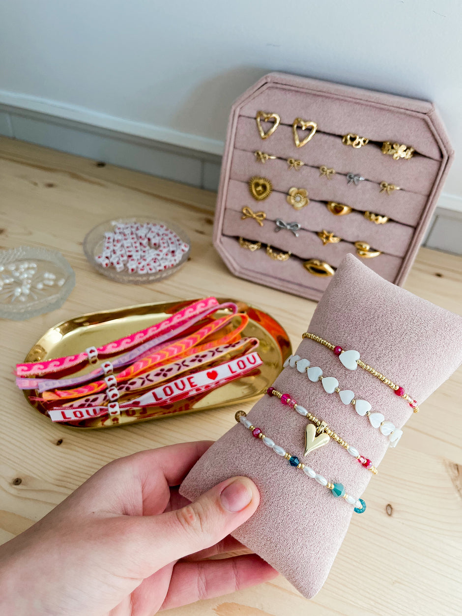 Kralen, schelpen en parel armbanden | Upgrade jouw armparty – madebel